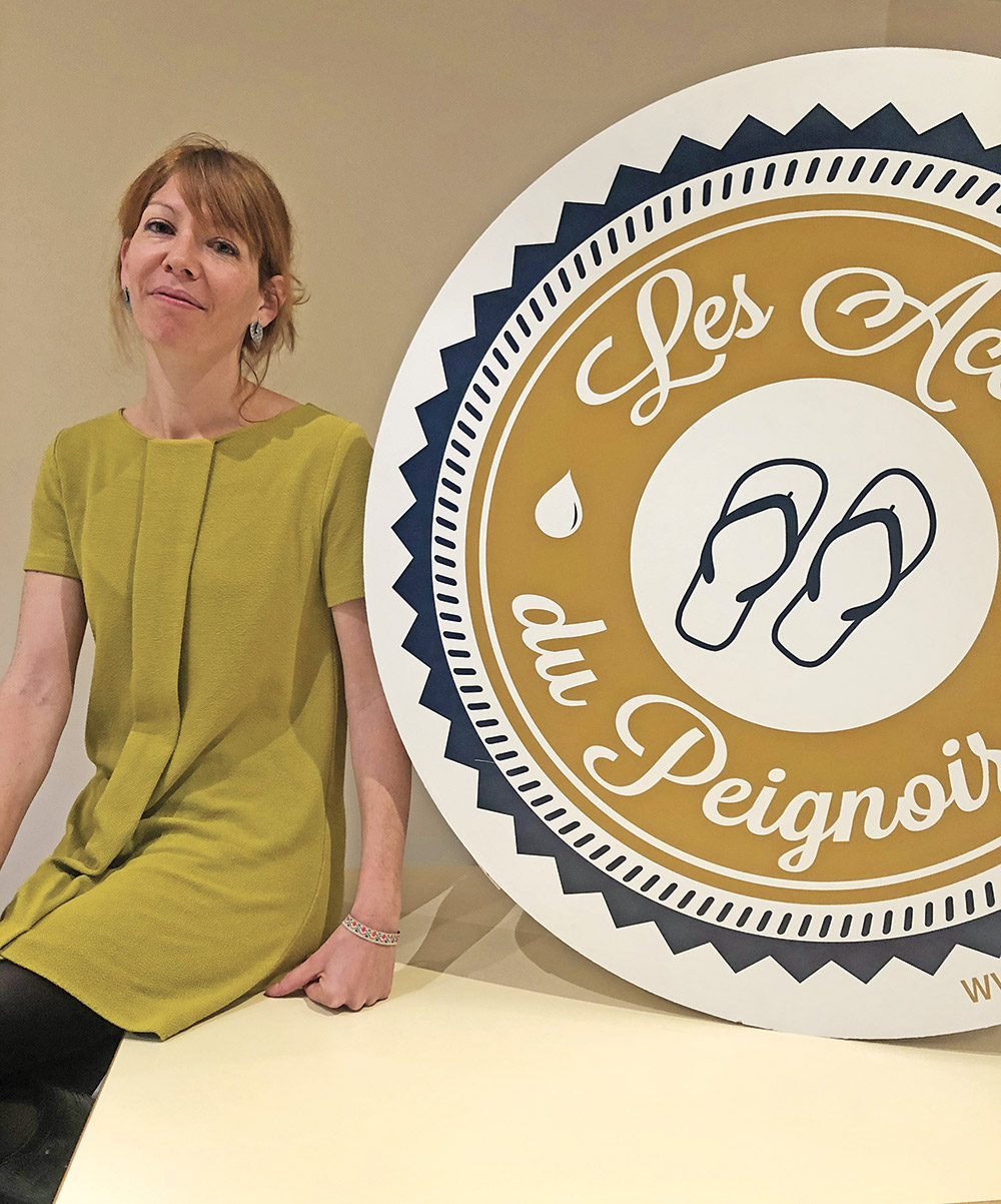 Léa Lemoine - Les accros du peignoir